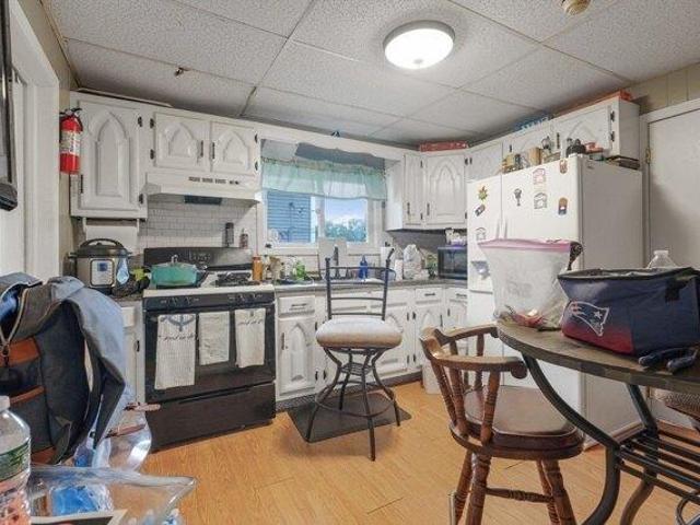 house with 5 bedroom, Pawtucket RI ES105109269