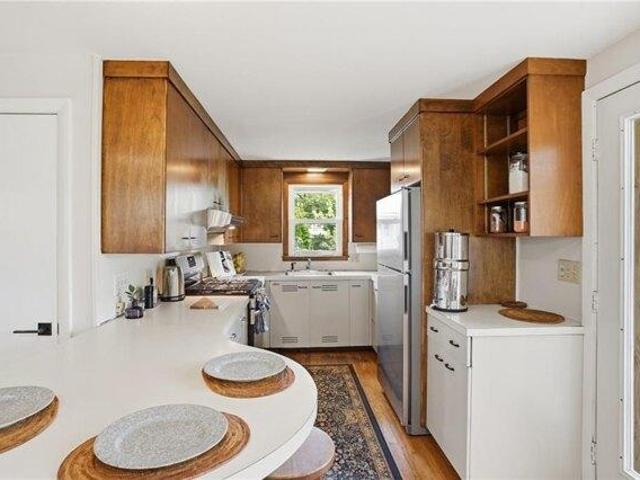 house with 5 bedroom, Pawtucket RI ES105274480