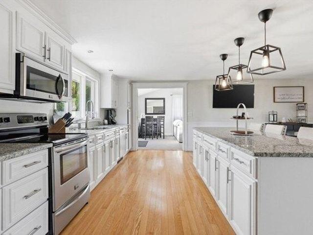 house with 5 bedroom, Peabody MA ES104043777