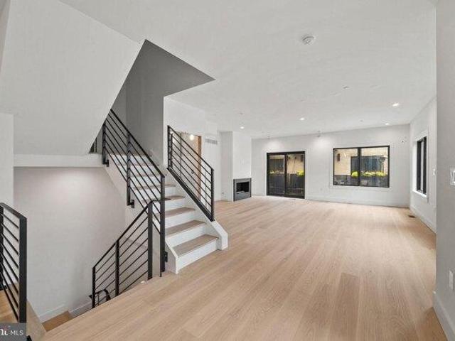 house with 5 bedroom, Philadelphia PA ES104907616