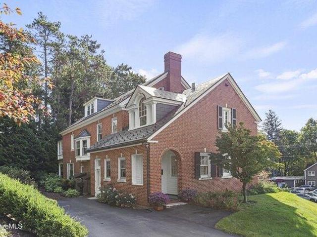 house with 5 bedroom, Pittsfield MA DS104077163