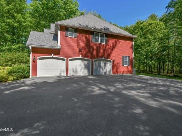 house with 5 bedroom, Pittsfield MA ES104994867