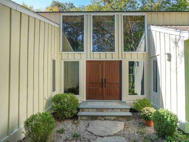 house with 5 bedroom, Pound Ridge NY ES105207148