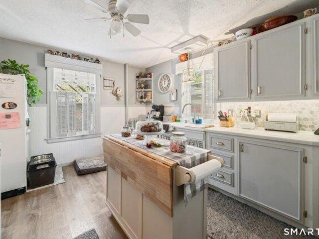 house with 5 bedroom, Plymouth CT DLS103071731