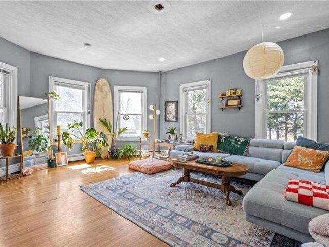 house with 5 bedroom, Providence RI DLS102446336