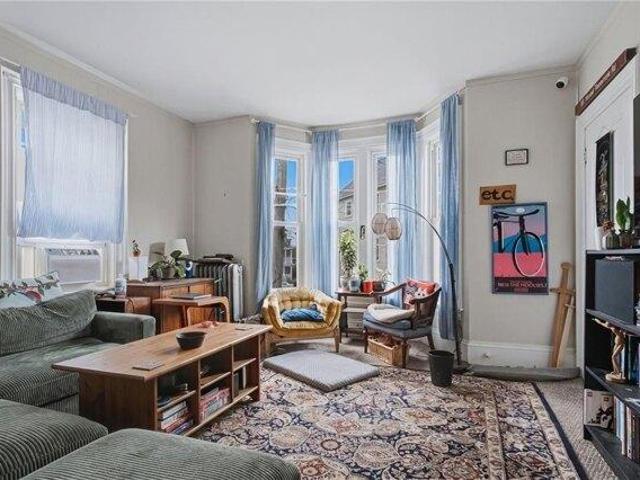 house with 5 bedroom, Providence RI ES104757612
