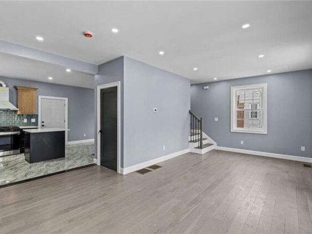 house with 5 bedroom, Providence RI ES105081007