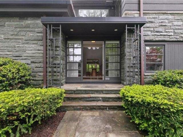 house with 5 bedroom, Providence RI ES105093363