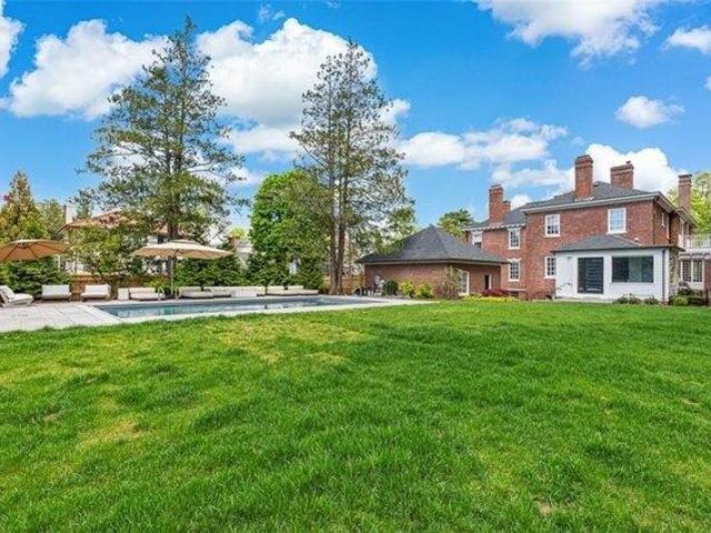 house with 5 bedroom, Providence RI ES105159206