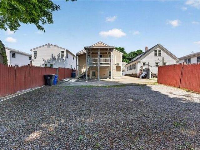 house with 5 bedroom, Providence RI ES105173575