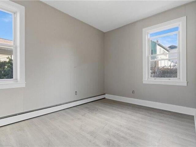 house with 5 bedroom, Providence RI ES105206085