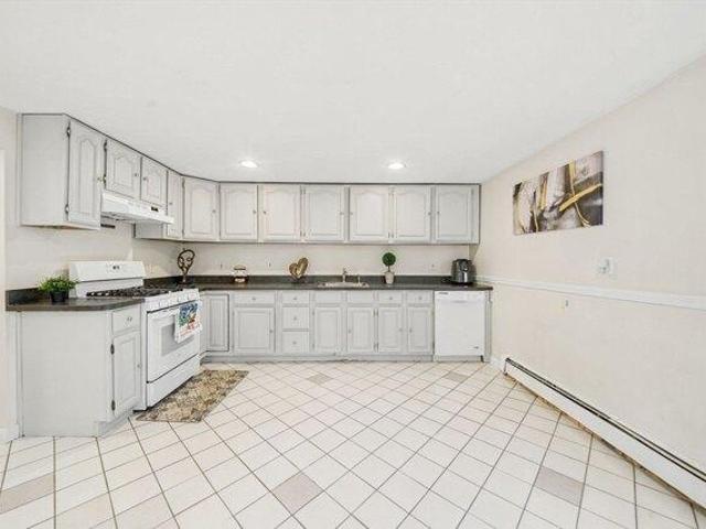 house with 5 bedroom, Quincy MA ES103441313