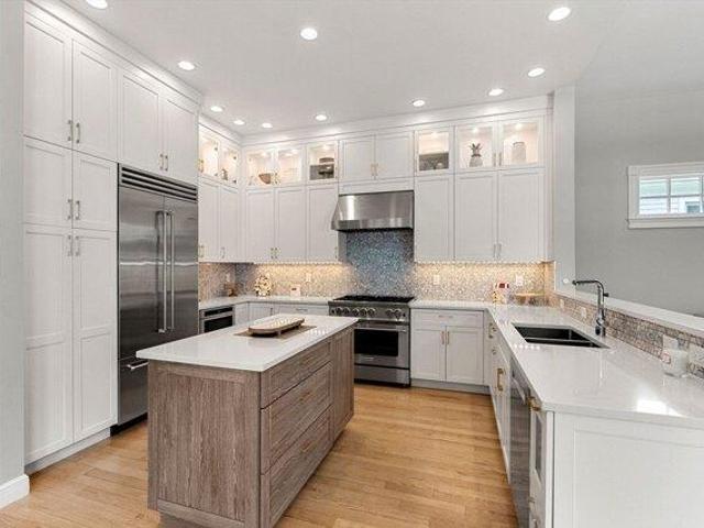 house with 5 bedroom, Quincy MA ES103444087