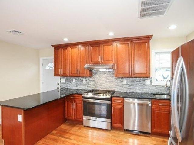 house with 5 bedroom, Quincy MA ES105082236