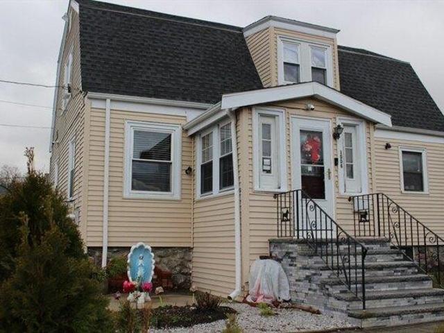 house with 5 bedroom, Randolph MA DLS101602994