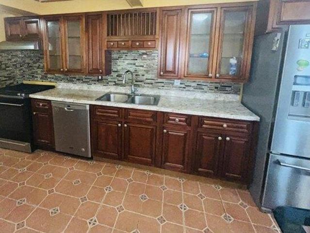 house with 5 bedroom, Randolph MA ES104761718