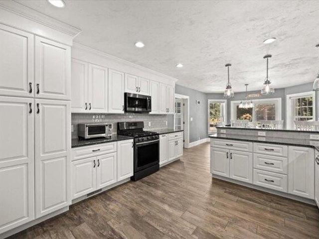 house with 5 bedroom, Raynham MA ES105124209