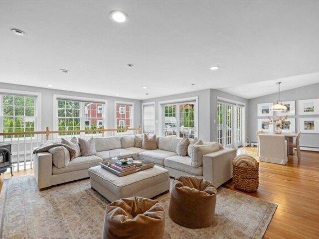 house with 5 bedroom, Reading MA DS103588315