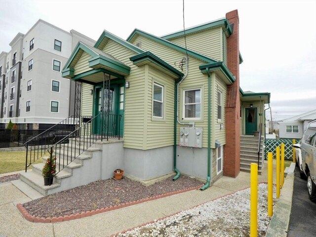 house with 5 bedroom, Revere MA DLS102633578