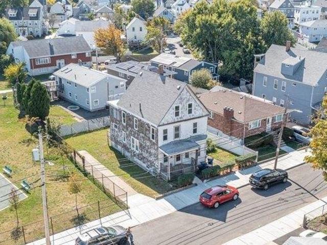 house with 5 bedroom, Revere MA DLS102775762