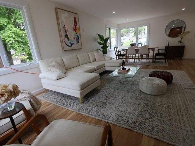 house with 5 bedroom, Revere MA DLS102960959
