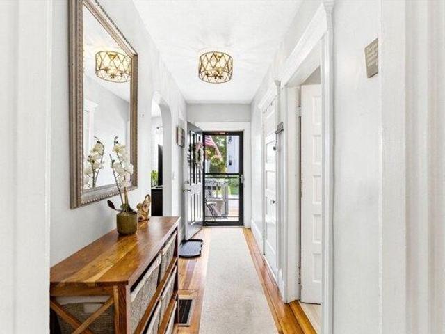 house with 5 bedroom, Revere MA ES103809007