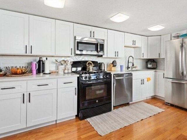 house with 5 bedroom, Revere MA ES103099433