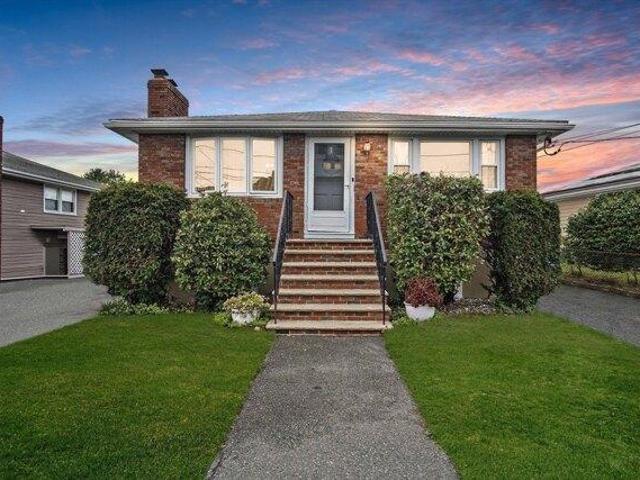 house with 5 bedroom, Revere MA ES104609150