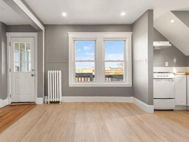 house with 5 bedroom, Revere MA ES104649964