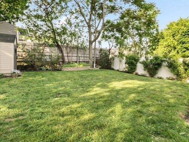 house with 5 bedroom, Revere MA ES104719433