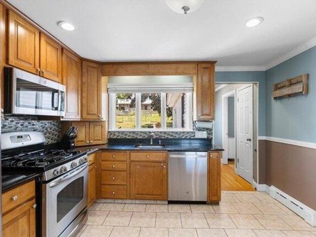 house with 5 bedroom, Revere MA ES104850239