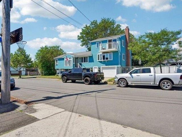 house with 5 bedroom, Revere MA ES104078413