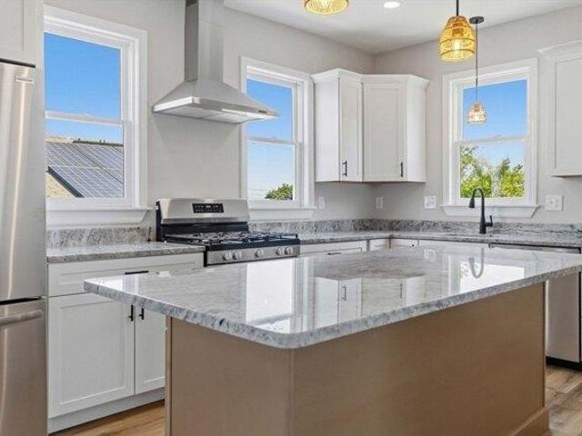 house with 5 bedroom, Revere MA ES105060558
