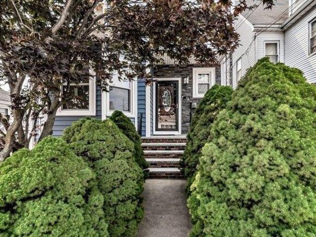 house with 5 bedroom, Revere MA ES105116407