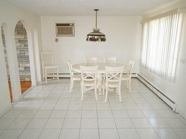 house with 5 bedroom, Revere MA ES105123066