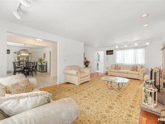 house with 5 bedroom, Rutherford NJ ES105175567