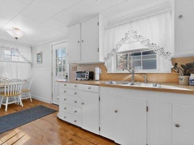 house with 5 bedroom, Scarborough ME ES105207678