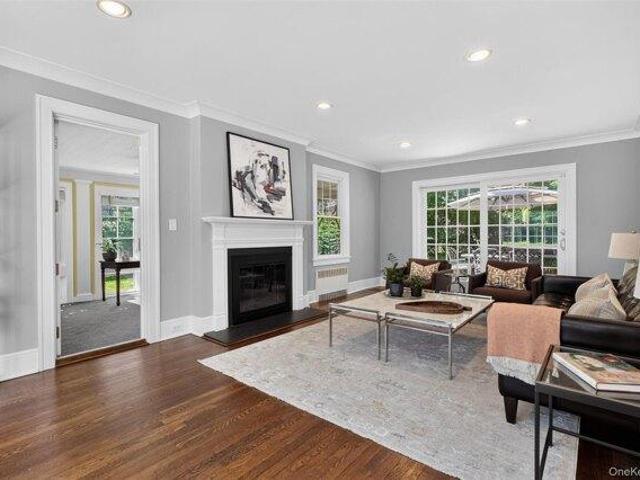 house with 5 bedroom, Scarsdale NY ES105205766