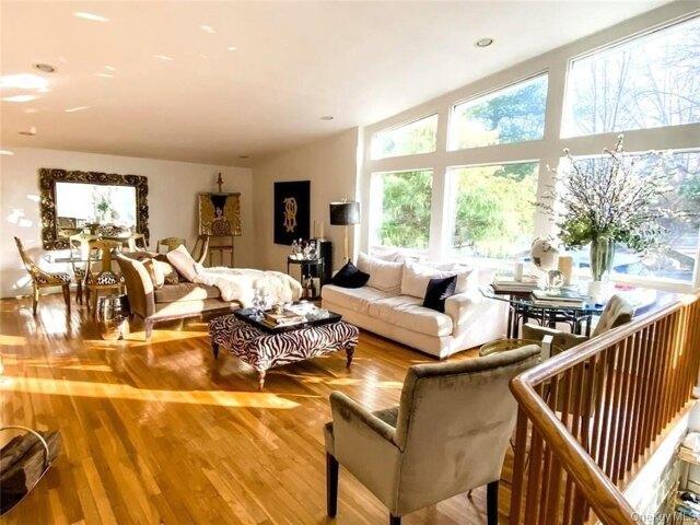 house with 5 bedroom, Scarsdale NY ES105205395