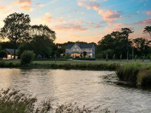 house with 5 bedroom, Sandwich MA DLS102372787