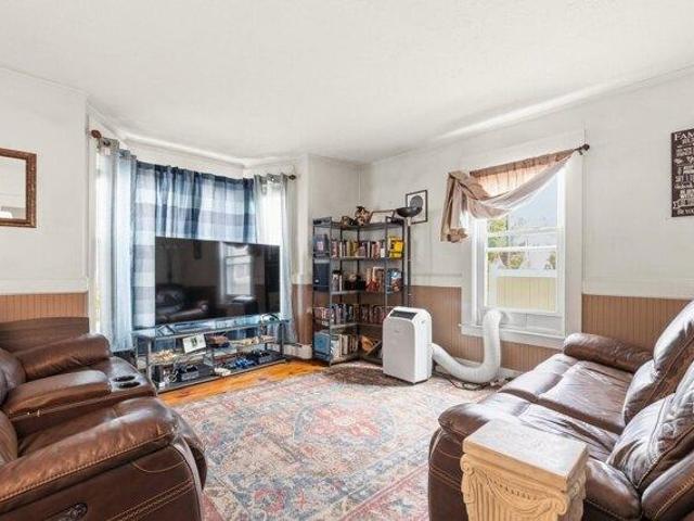 house with 5 bedroom, Sanford ME DS104011520
