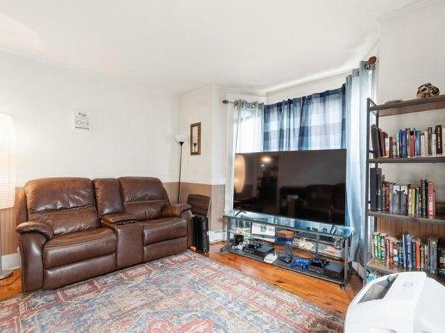 house with 5 bedroom, Sanford ME ES104011520