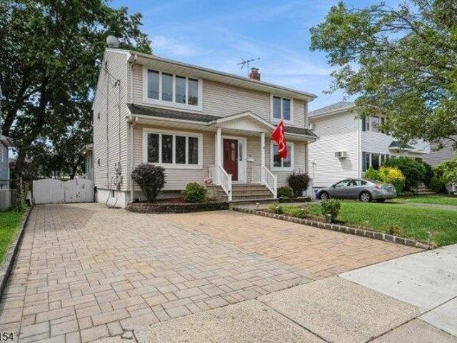 house with 5 bedroom, Saddle Brook NJ DS102213379