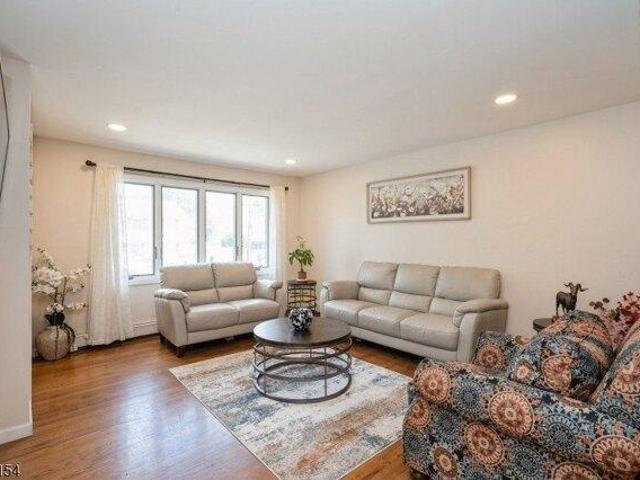 house with 5 bedroom, Saddle Brook NJ ES104808057