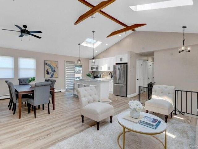 house with 5 bedroom, Seaford NY ES104907694