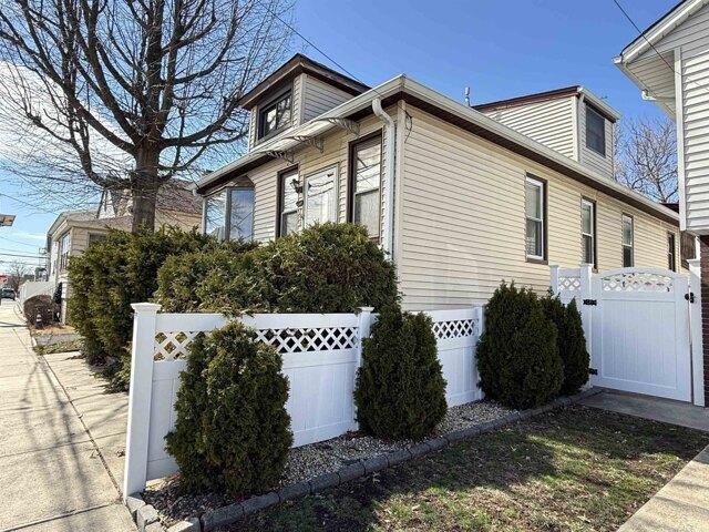 house with 5 bedroom, Secaucus NJ DLS101783099