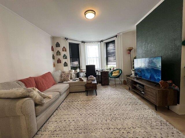 house with 5 bedroom, Secaucus NJ DLS102258417
