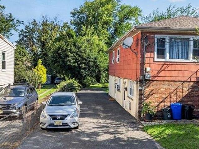 house with 5 bedroom, Secaucus NJ ES105159339
