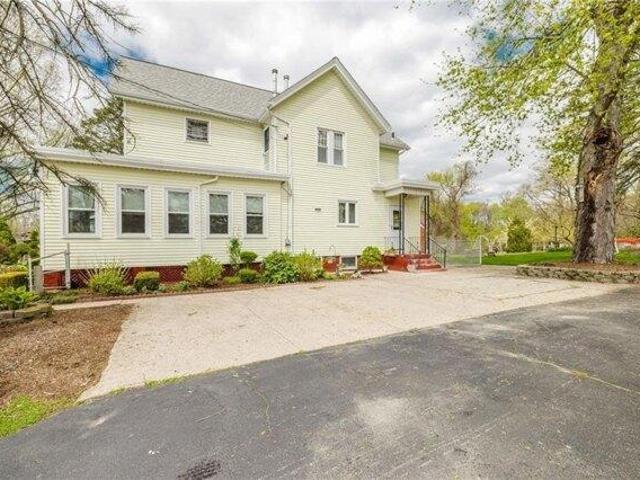 house with 5 bedroom, Seekonk MA ES103966087