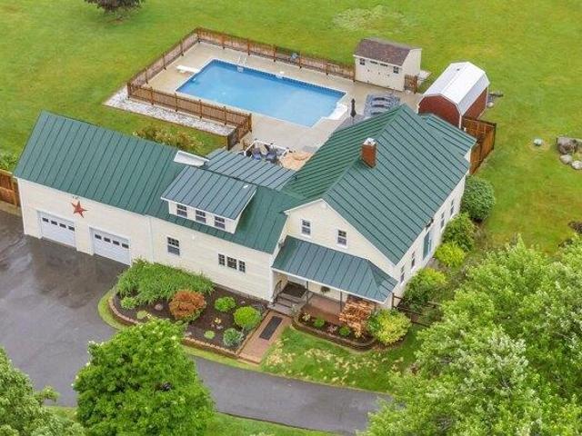 house with 5 bedroom, Skowhegan ME ES104331534